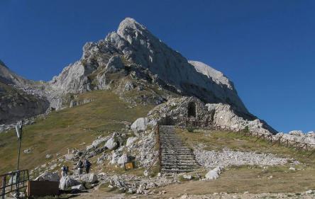 ACTIVE TOURISM - Gran Sasso, Corno Piccolo (2655 m), Montorio al Vomano ...